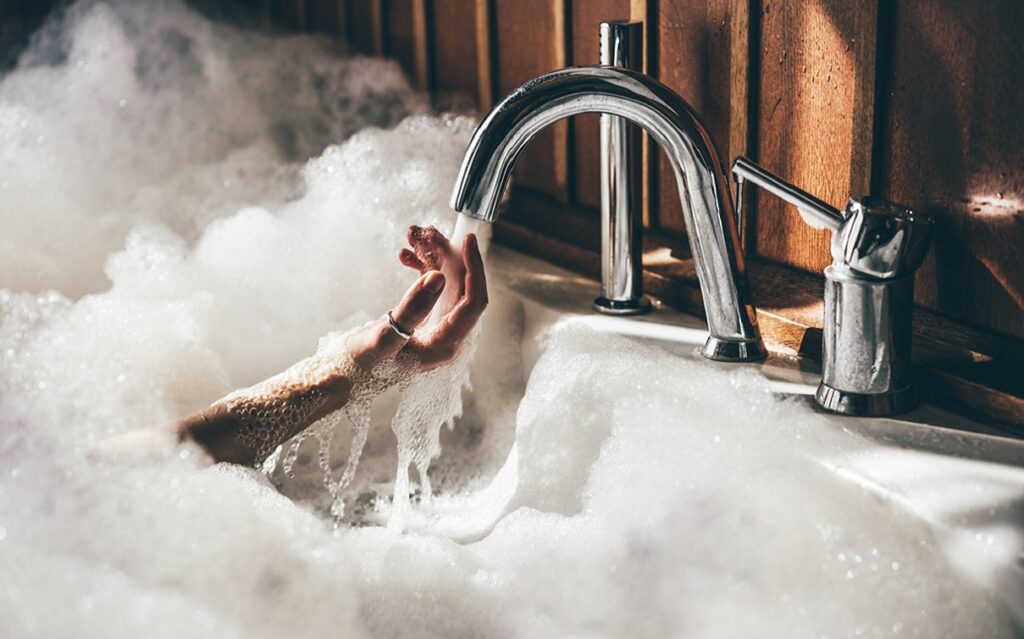 The Perfect Bubble Bath Date Night | Mirolin