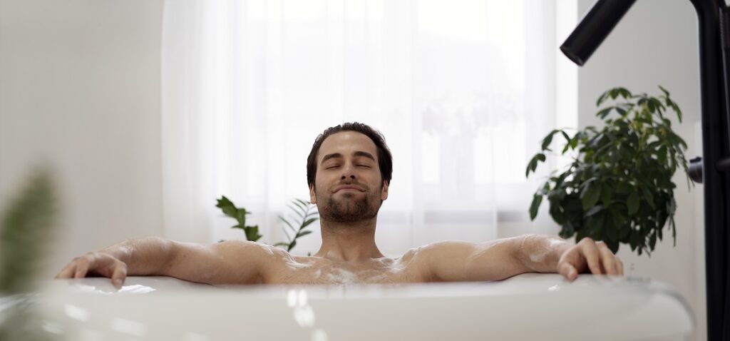 Unwinding in the Tub: A Man’s Guide to Bathtime Bliss | Mirolin
