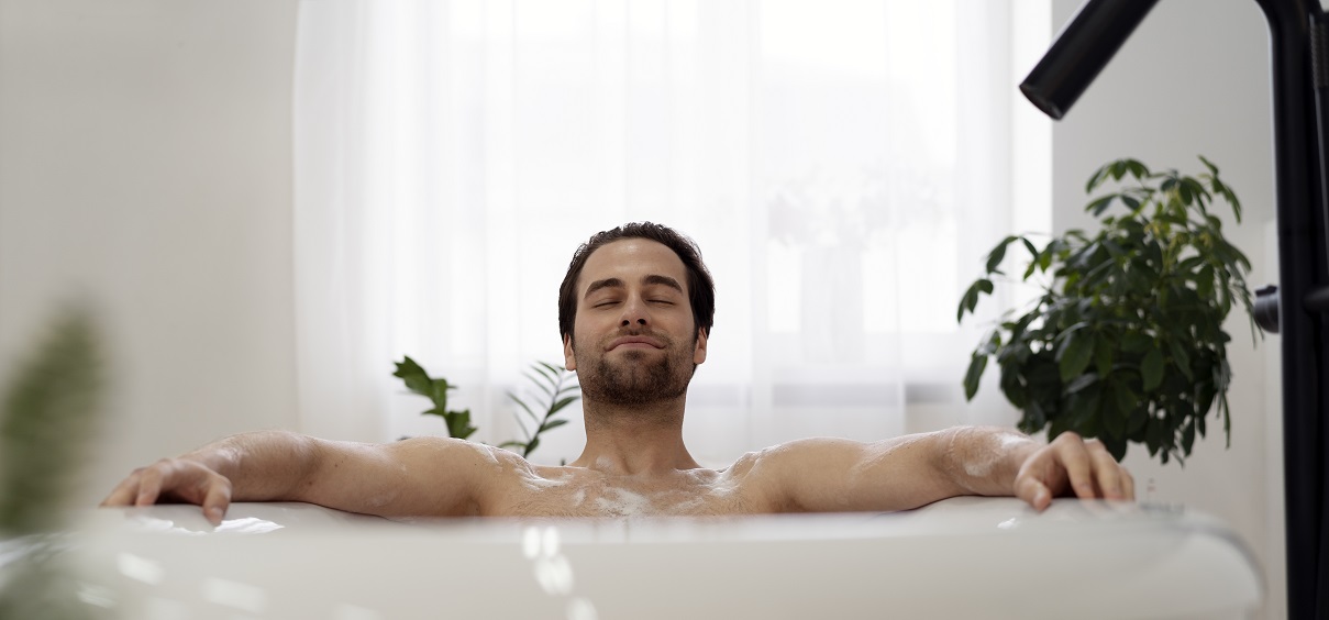 Unwinding in the Tub: A Man’s Guide to Bathtime Bliss | Mirolin